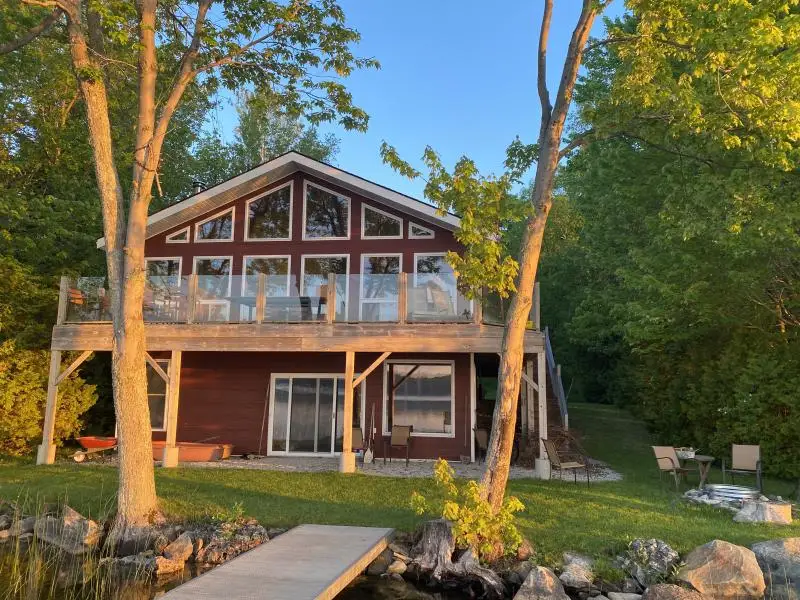 Loon Lodge - Guide to the Bruce Peninsula